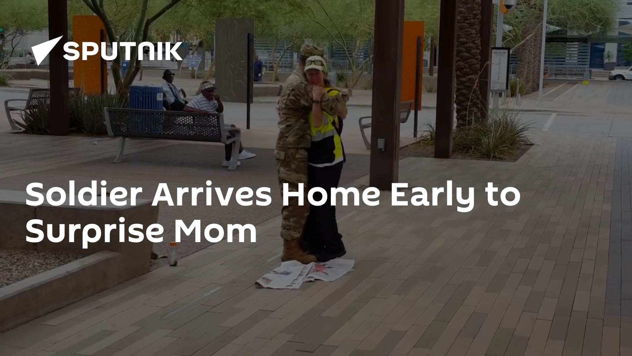 Soldier Arrives Home Early to Surprise Mom - 11.08.2016, Sputnik ...
