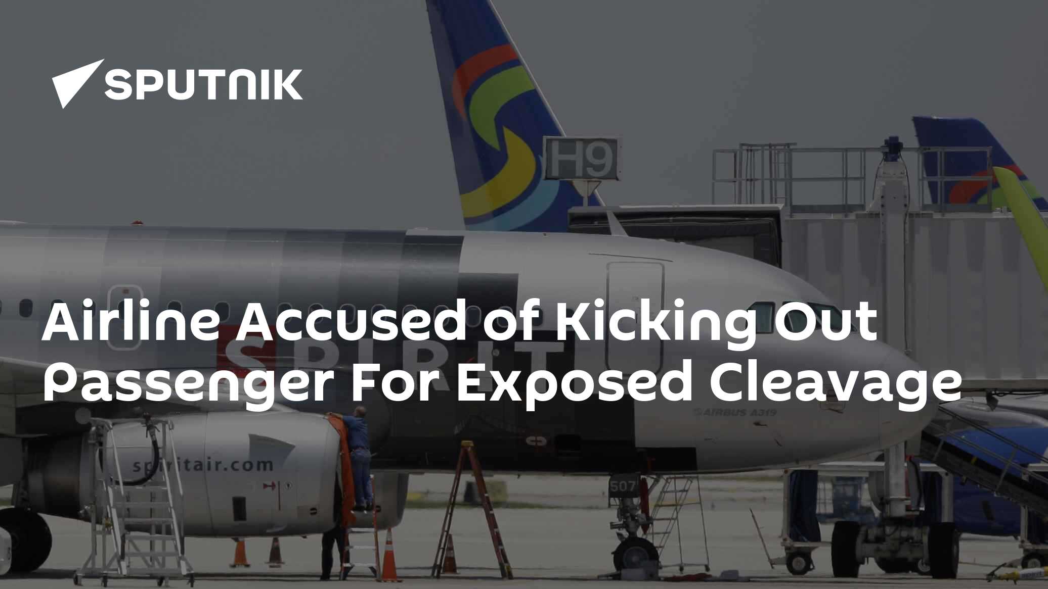 Airline Accused of Kicking Out Passenger For Exposed Cleavage - 02.02. ...