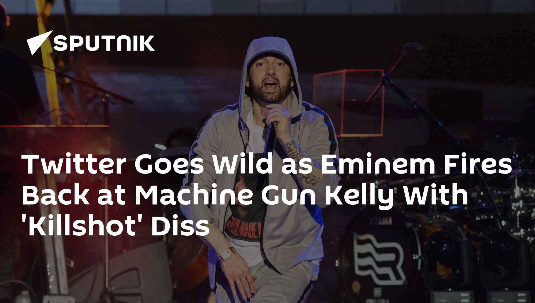 Twitter Goes Wild as Eminem Fires Back at Machine Gun Kelly With ...