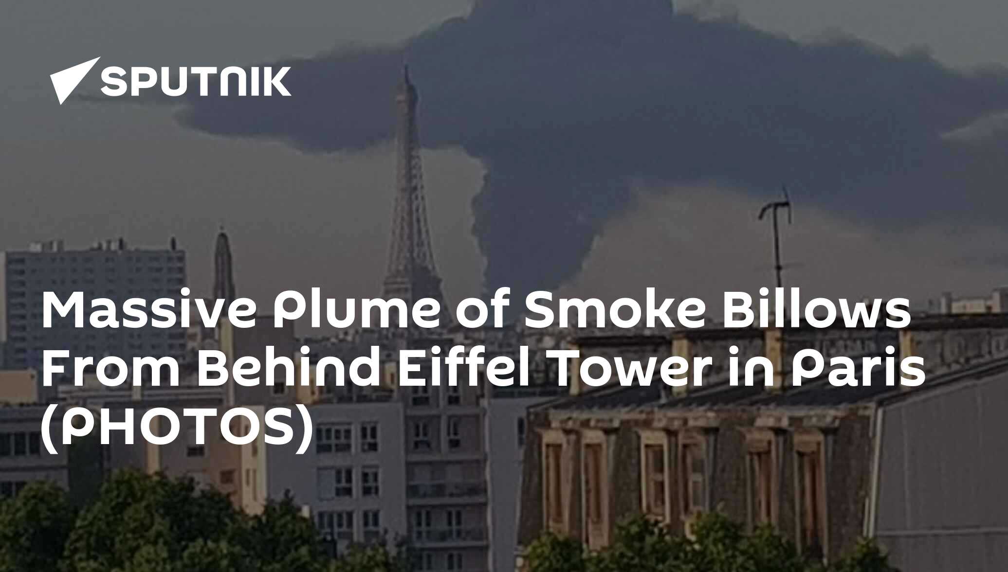 Massive Plume of Smoke Billows From Behind Eiffel Tower in Paris ...