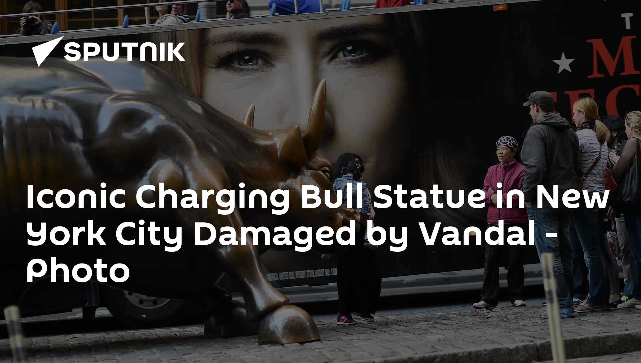 Iconic Charging Bull Statue in New York City Damaged by Vandal - Photo ...