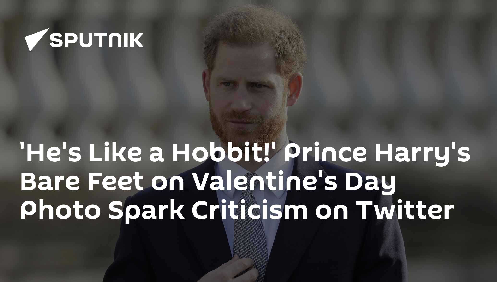 'He's Like a Hobbit!' Prince Harry's Bare Feet on Valentine's Day Photo ...