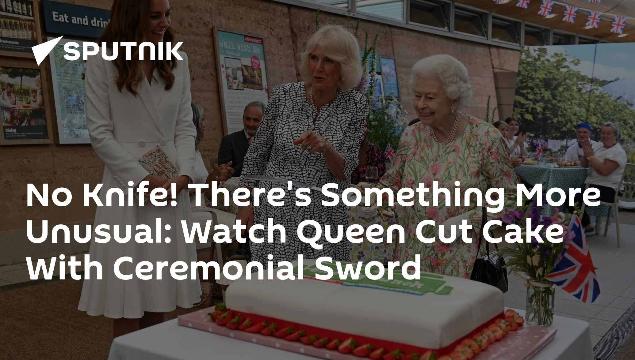 No Knife! There's Something More Unusual: Watch Queen Cut Cake With ...