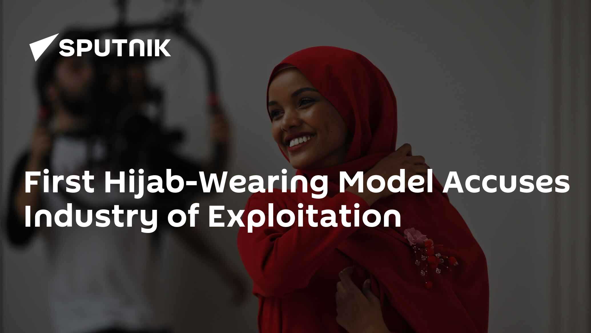 First Hijab-Wearing Model Accuses Industry of Exploitation