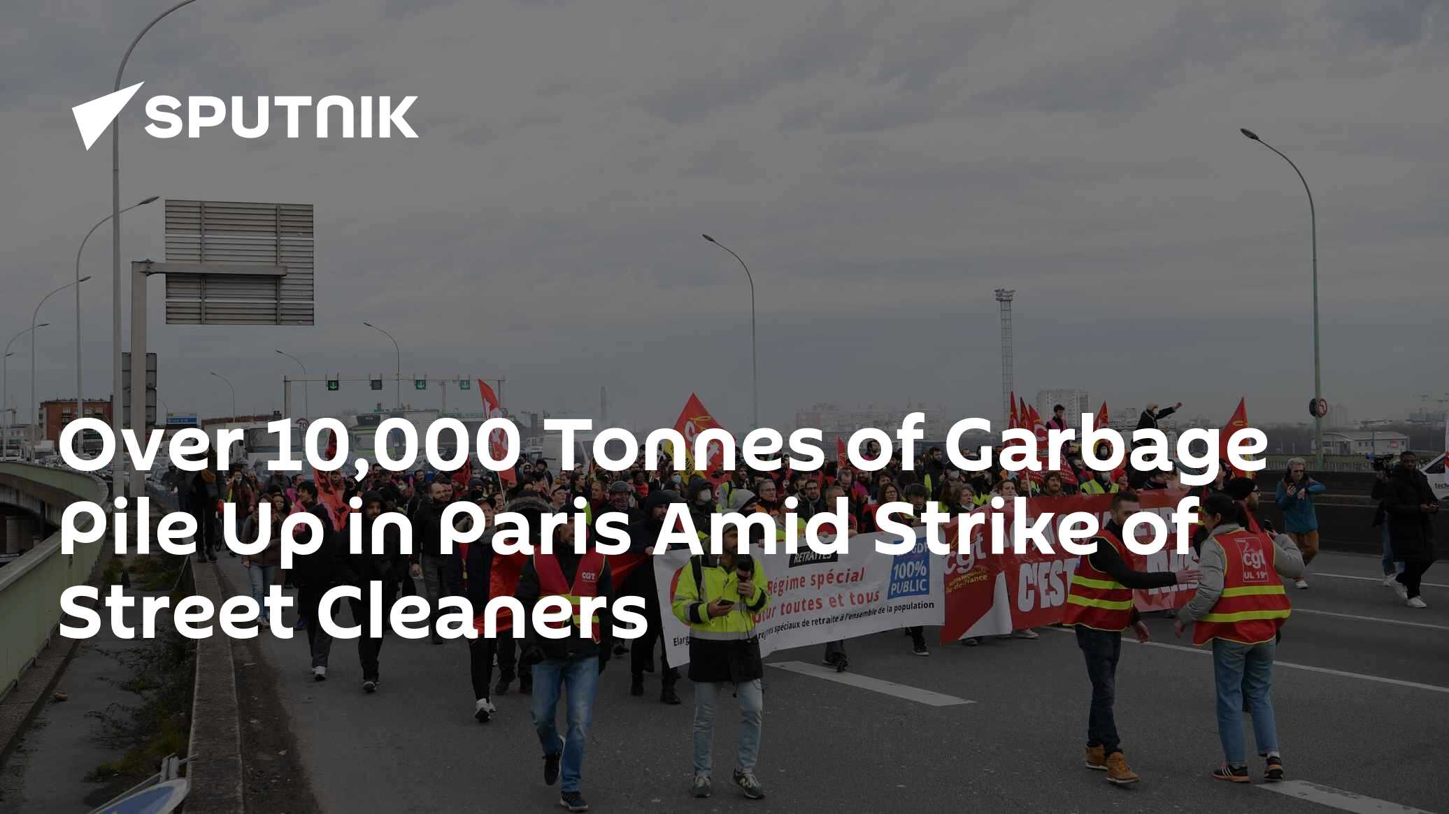 Over 10,000 Tonnes of Garbage Pile Up in Paris Amid Strike of Street ...