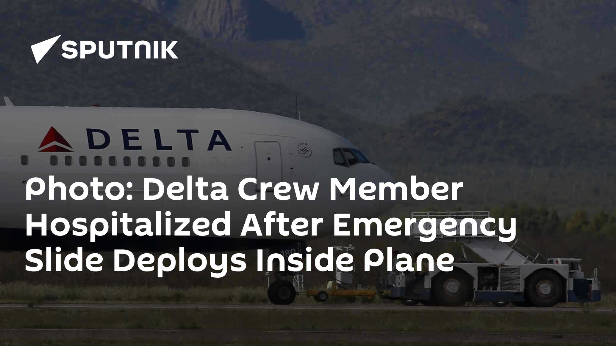Photo: Delta Crew Member Hospitalized After Emergency Slide Deploys ...