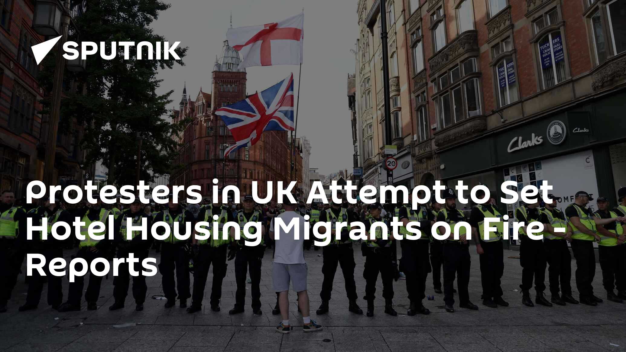 Protesters in UK Attempt to Set Hotel Housing Migrants on Fire - Reports