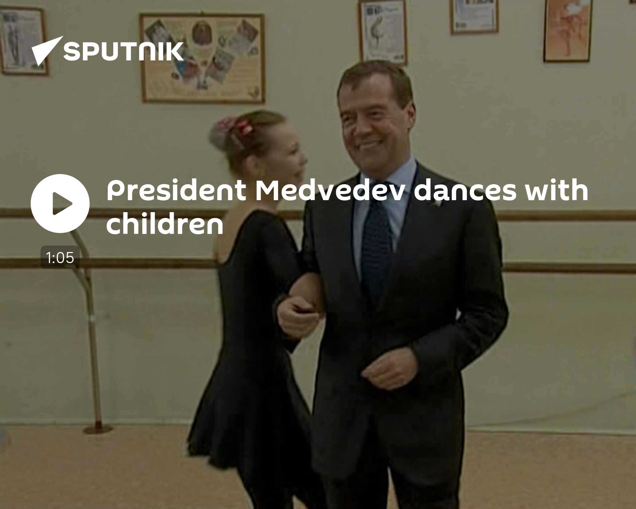 President Medvedev dances with children - 24.11.2011, Sputnik International