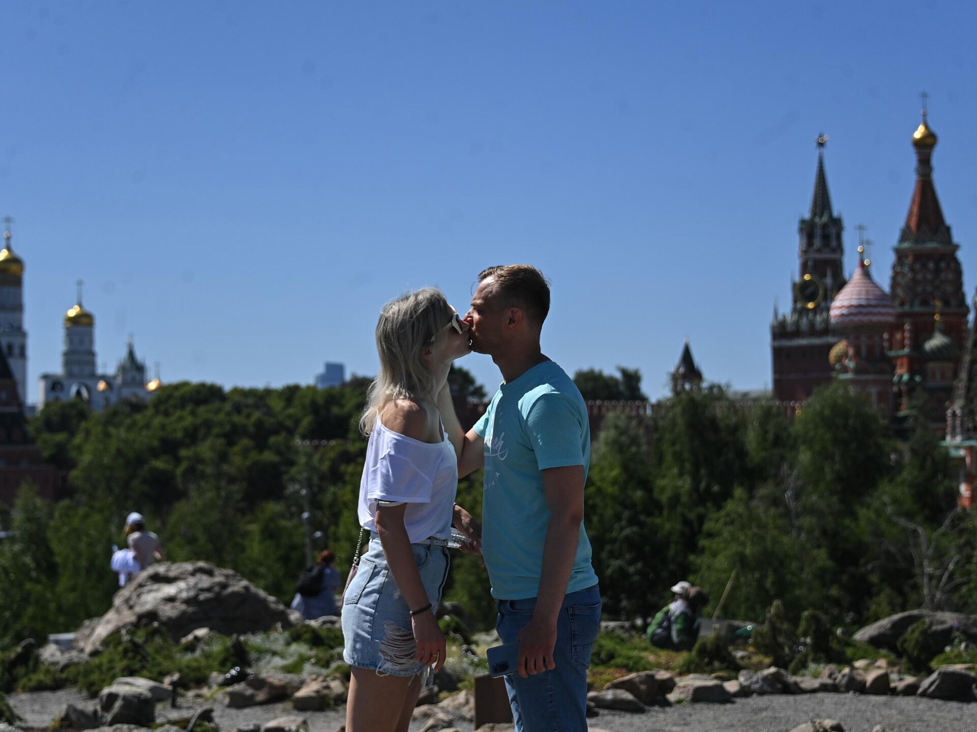 Nature is Healing: Tinder Leaves Russia