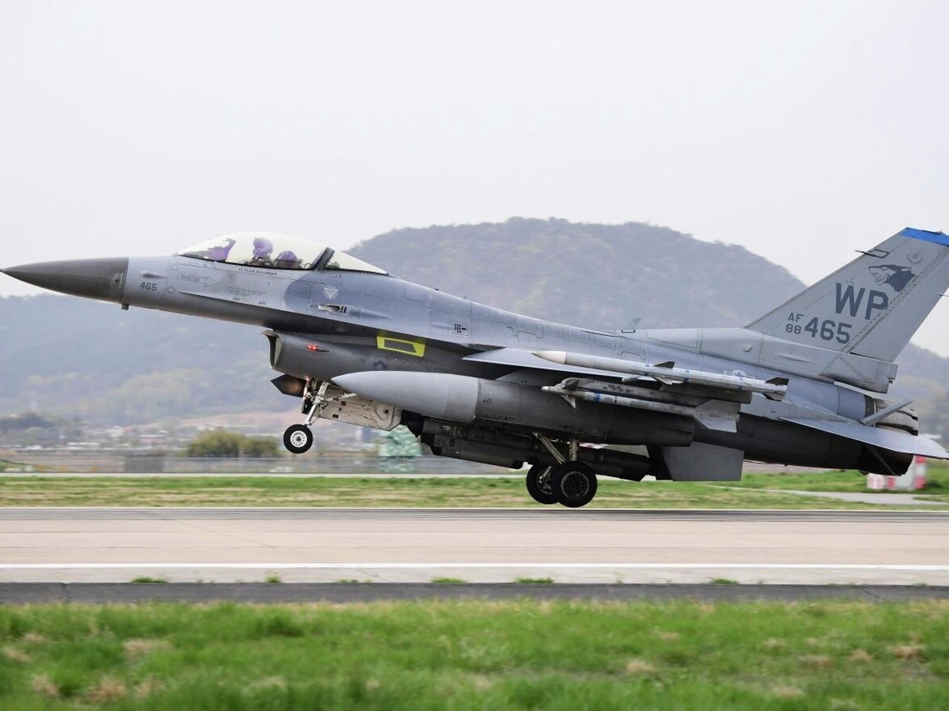 US Air Force Fighter Jet Intercepts Civilian Aircraft in Florida Near ...