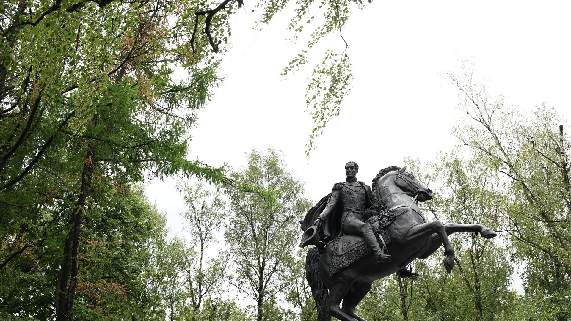 Heroes and Traitors: Simon Bolivar