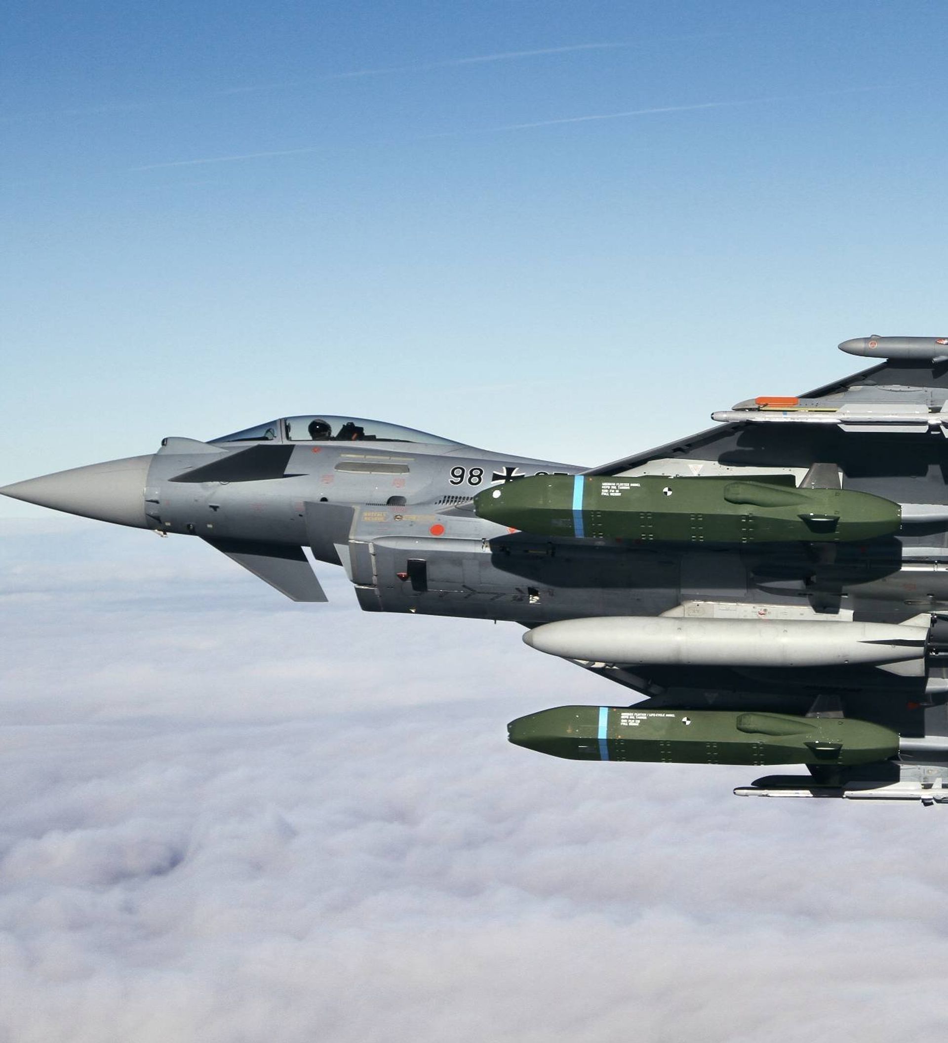 Royal Air Force of Oman Gets First of 12 Eurofighter Typhoons - 23.06. ...
