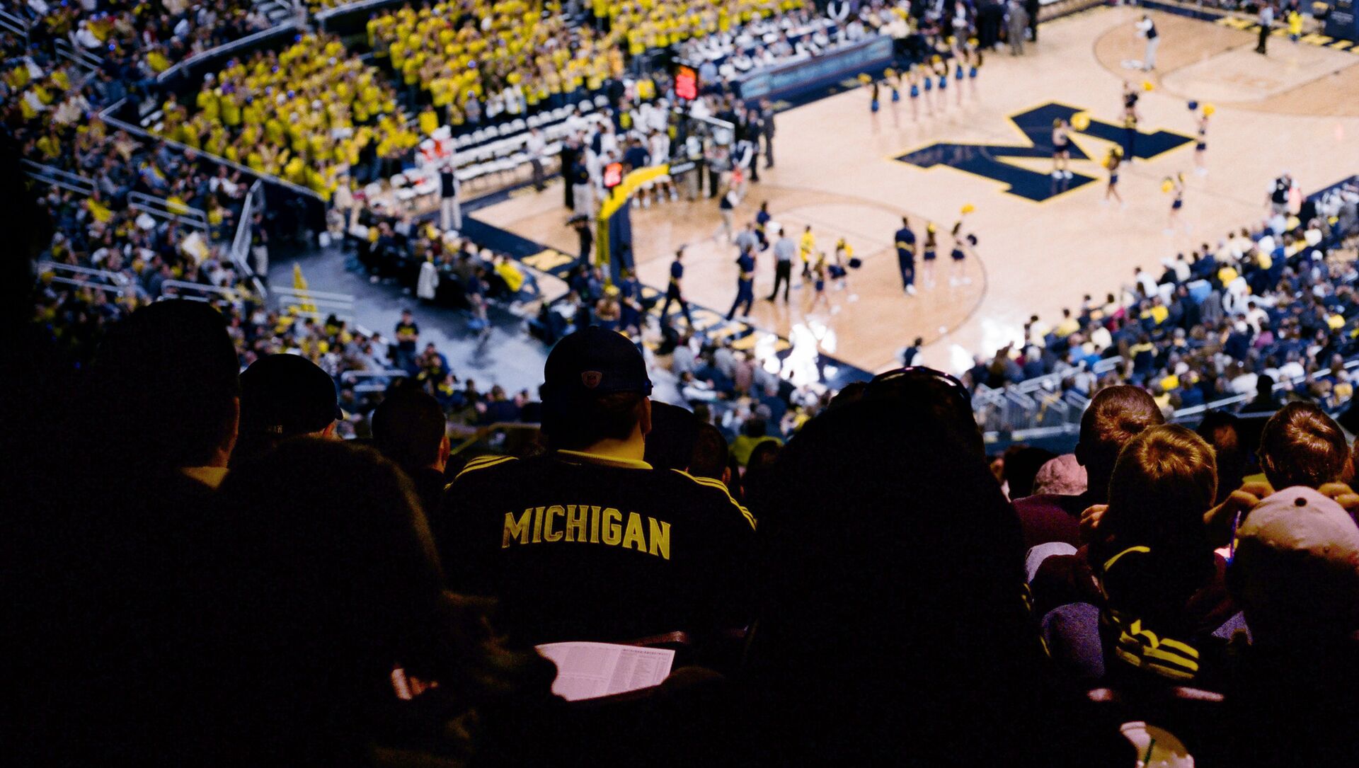 Plane Carrying University of Michigan Men's Basketball Team Skids Off ...