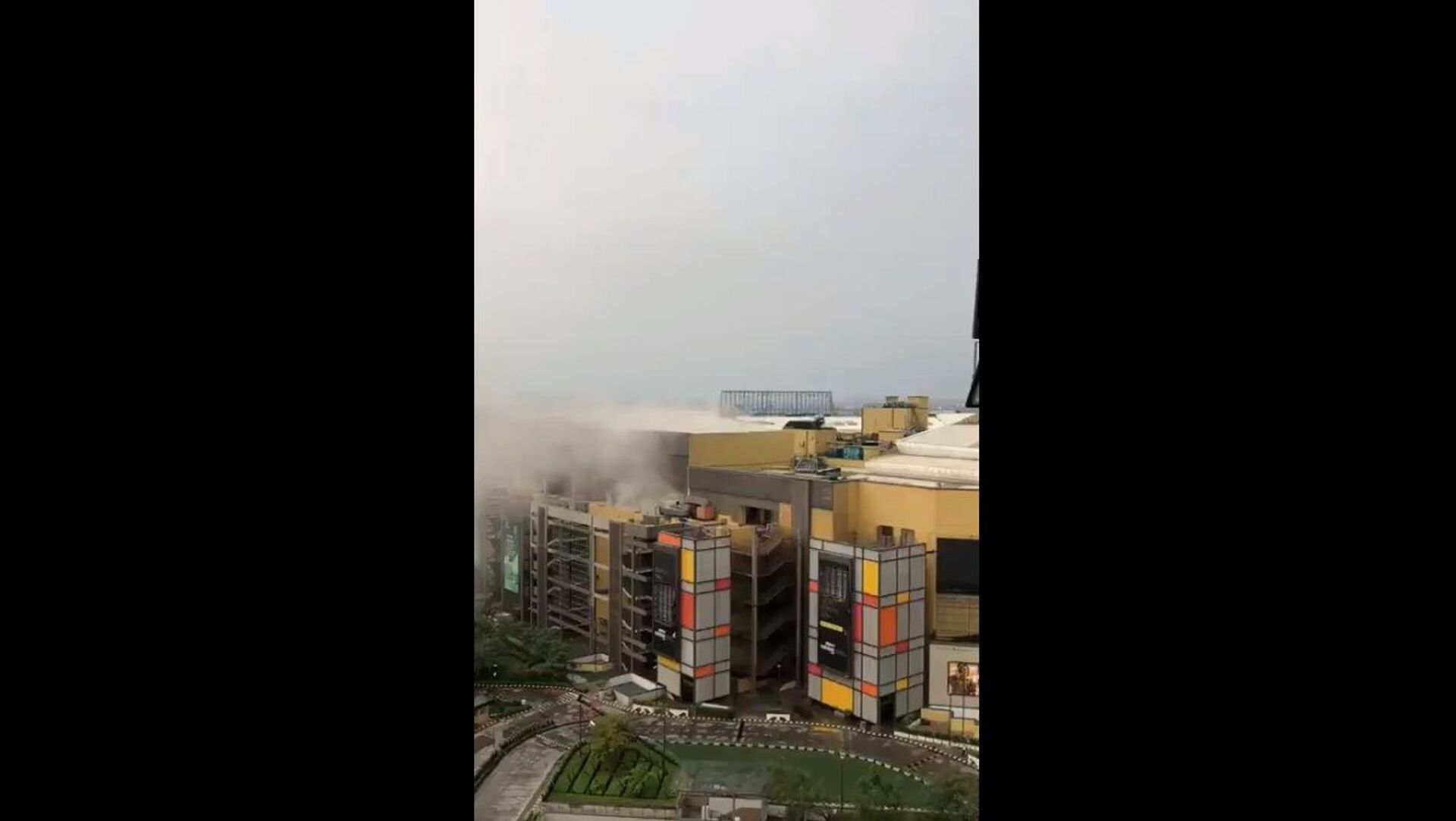 Renovation or Accident? Video of Cinema Roof Collapse in 'Mall of India ...
